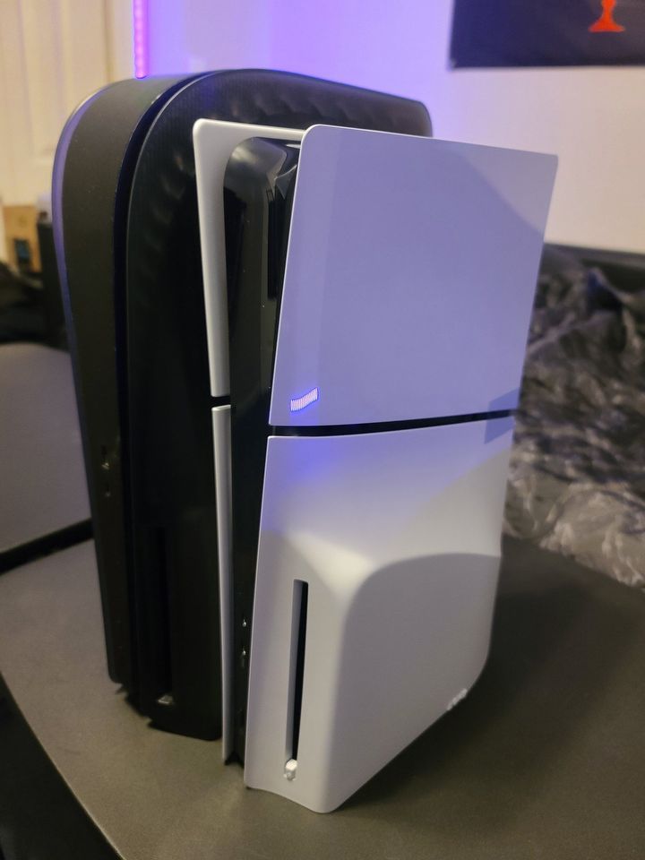 PS5 Slim pojawiło się na pierwszych zdjęciach; fani krytykują wygląd ... PS5 Slim pojawiło się na pierwszych zdjęciach; fani krytykują wygląd ...