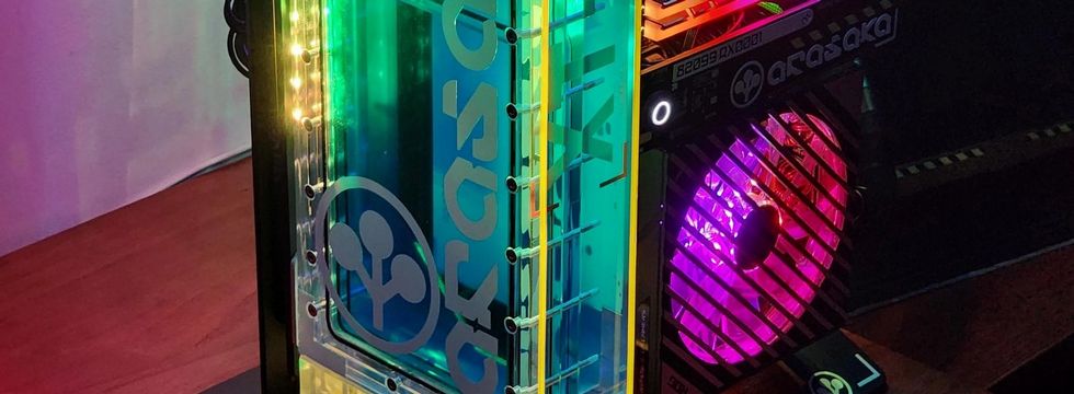 Fan Cyberpunka 2077 przerobił swojego peceta w wieżę Arasaki - Cooldown.pl Fan Cyberpunka 2077 przerobił swojego peceta w wieżę Arasaki - Cooldown.pl